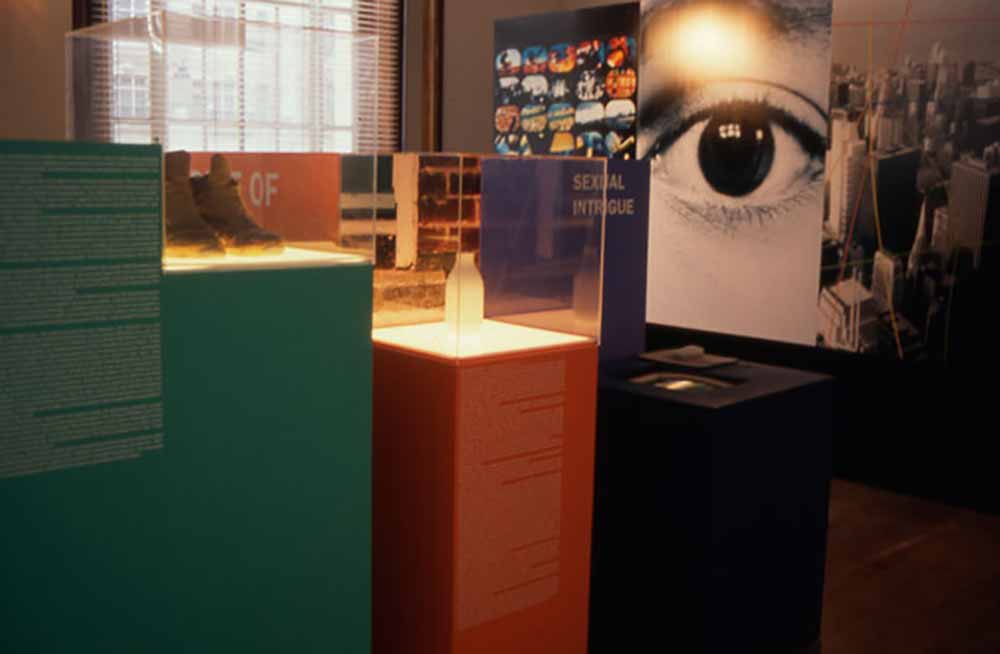 Strangely Familiar | Jane Rendell